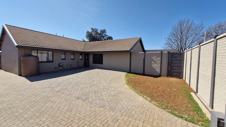 Peaceful Stay In Safe Suburb - Sasolburg