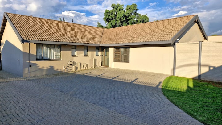 Peaceful Stay In Safe Suburb - Vanderbijlpark