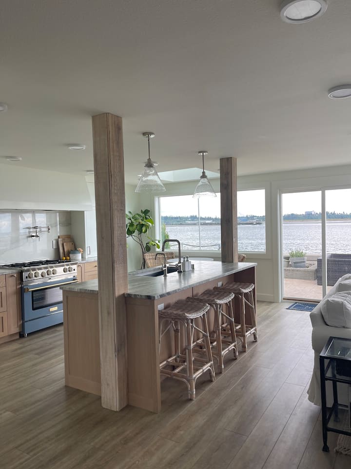 Beachfront Luxury • 4br Views - 埃弗里特