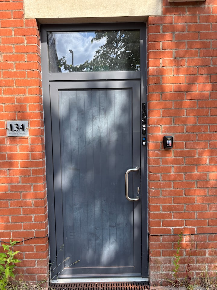 Queenstays - Belfast