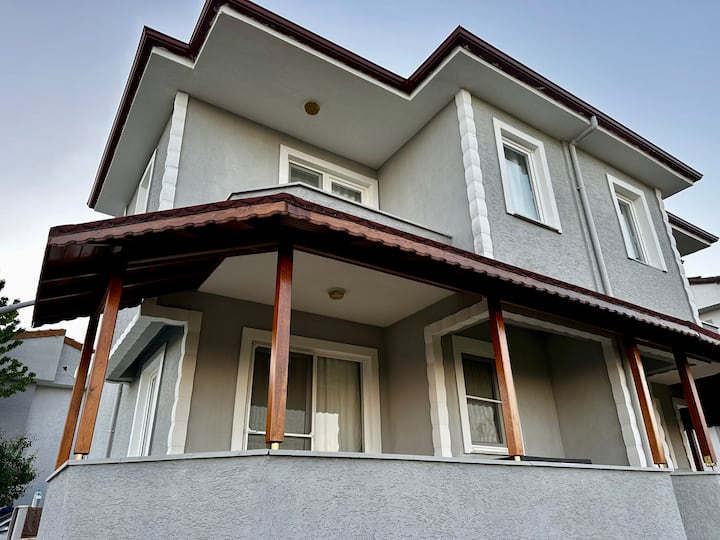 8 Kişilik Müstakil Geniş Bahçeli - Erikli