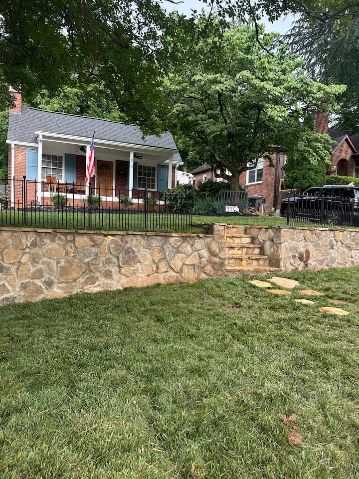 South End Bungalow Skyline Views - Charlotte, NC