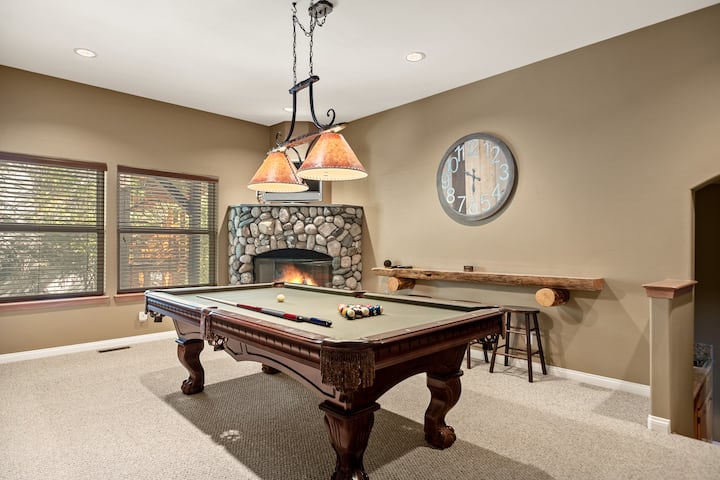 Spacious Retreat | Ac | Pool Table | Arcade Room - Lake Arrowhead, CA