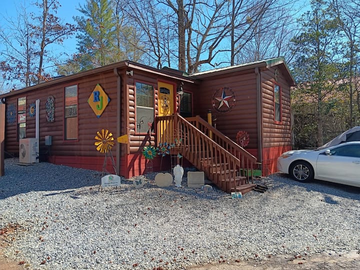 Resort Cabin Getaway - Cleveland, GA