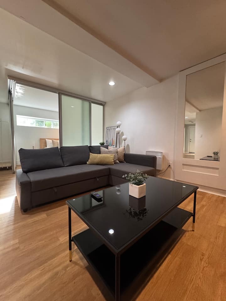 Cozy 1br Bsmt Escape | Large Free Parking - Coquitlam