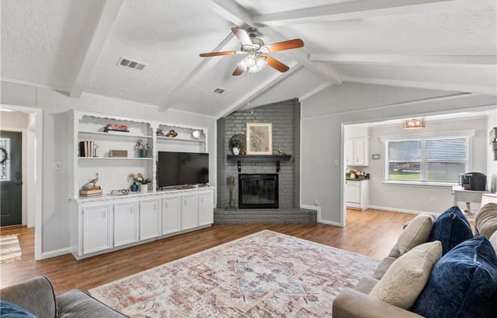 Ol' Army Inn - 布賴恩