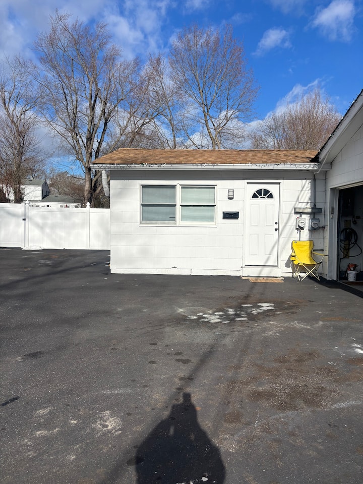 Studio Apt. Great Neighborhood - Northport