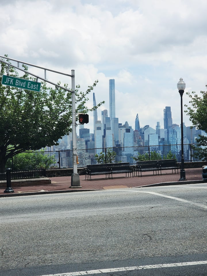 Skyline Views • 15 Min Nyc • Laundry • 1 Min Bus - Dutch Kills - Queens NY