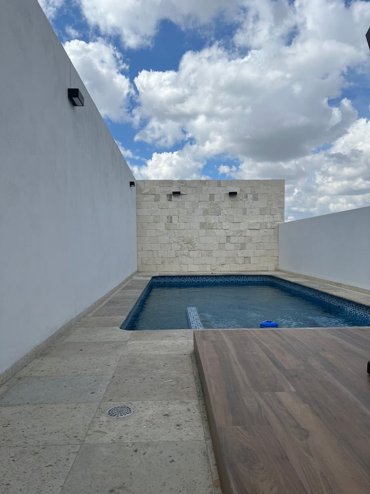 Carranza Views! Heated Pool + Kingbed + Workspace - San Luis Potosi