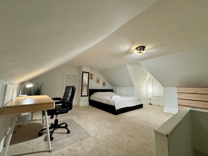 Your Serene Top-floor Hideaway! - Easton, PA