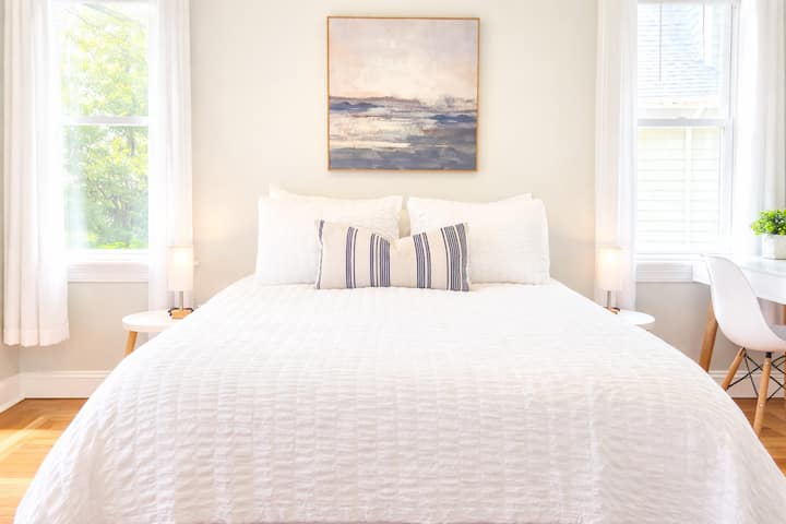 Jennifer's Cozy Apt Brown U Athletic Field Views - Rhode Island