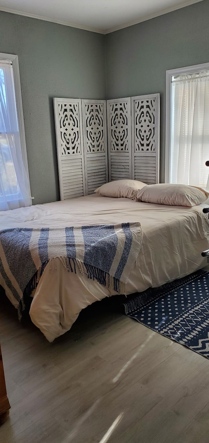 Your Cozy Springfield Pet-friendly Getaway! - Springfield, MO