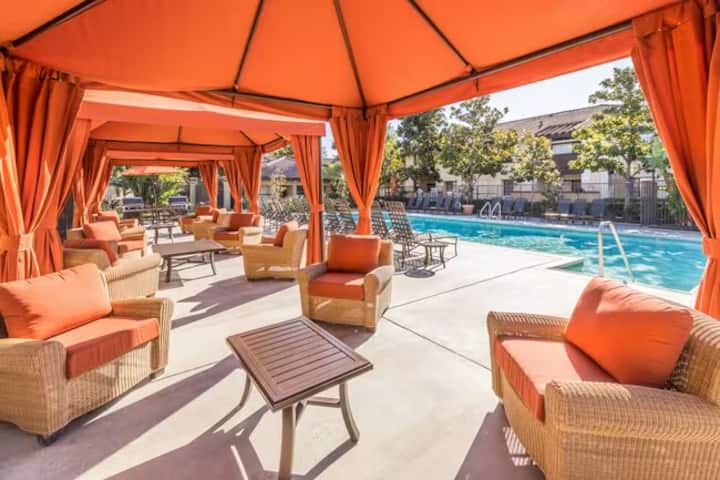 Irvine Spectrum 2bedrooms Apt With Pool - Aliso Viejo, CA