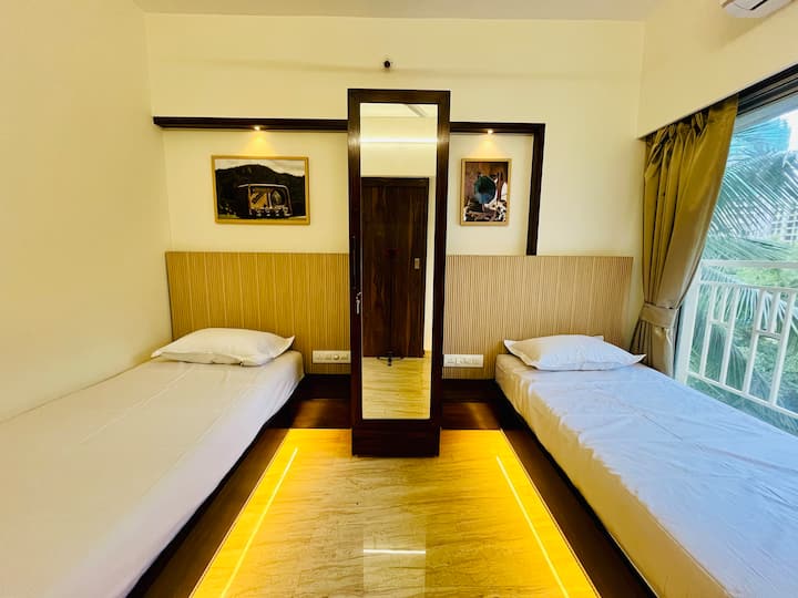 Bright & Airy Twin Bed Apartment | The Bnb Stay - Mumbai