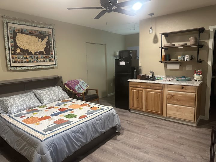 Country Studio - Albany, OR