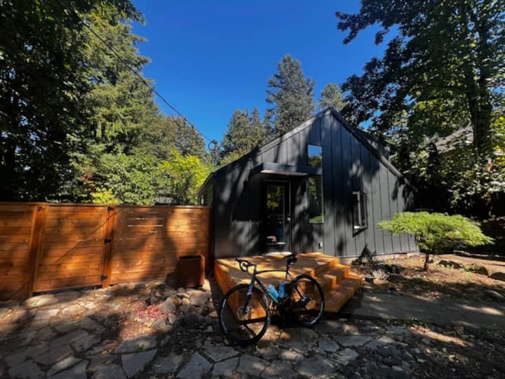 Modern Retreat Steps From Nature In Lake Oswego - Lake Oswego, OR