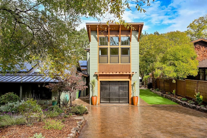 The Nest: A Luxury Loft Retreat - Walnut Creek, CA