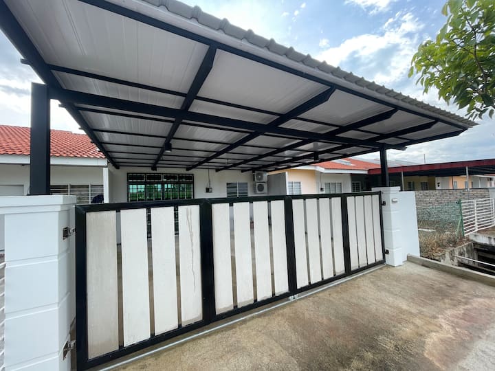 Adelia Homestay - Bukit Kayu Hitam