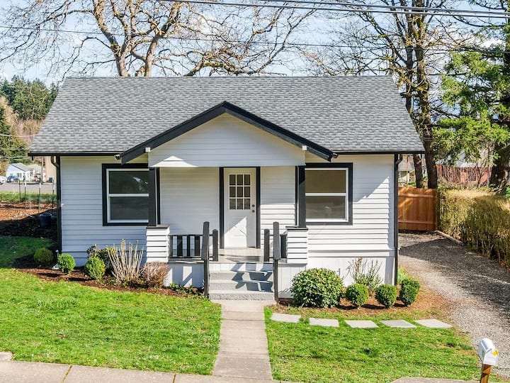 Charming Cozy Camas Home - Washougal, WA