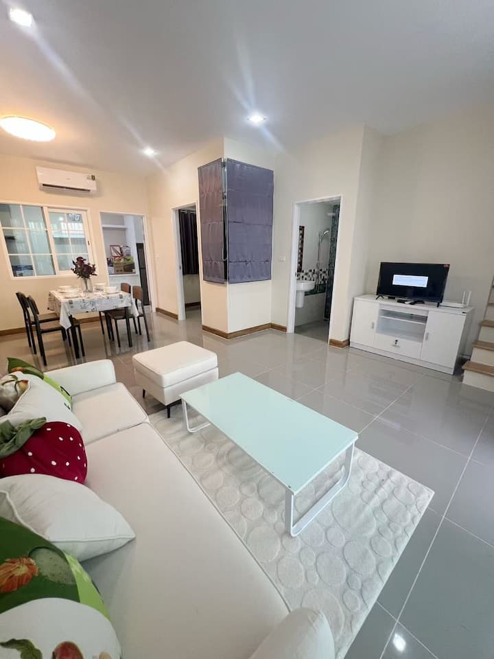 芭提雅别墅四房三卧&泳池&健身室 - Thailand