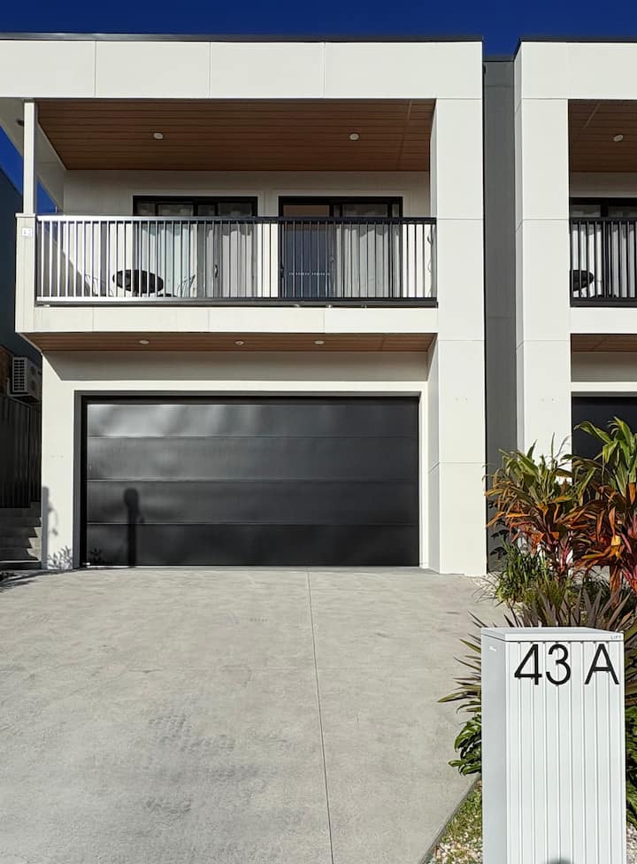 Nestled By Waves - Bulli