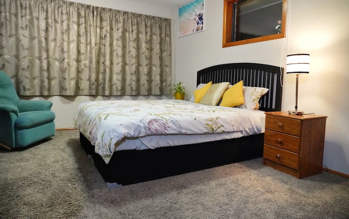 Spacious Double Room In Papanui -