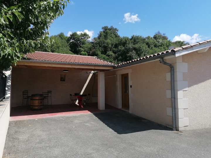 Maison De 80 M2 Avec Cour Fermée Et Sécurisée - Bren