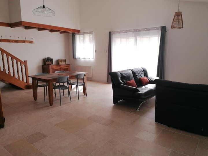 Maison De 80 M2 Avec Cour Fermée Et Sécurisée - Chantemerle