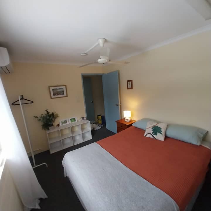 Peaceful Room With Mountain View - Cairns