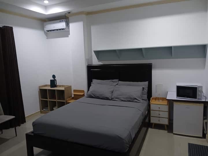 Bourbon Street Apts (Red St): Room 33b - Angeles