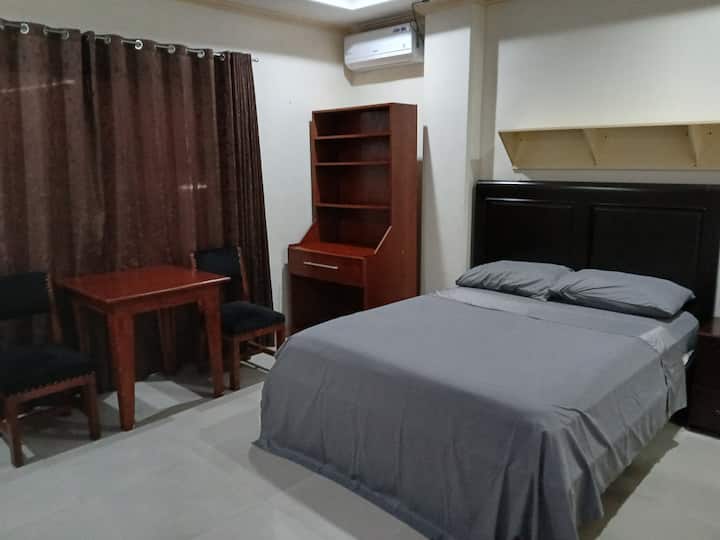 Bourbon Condotel (Red St): Studio Rm 33b - Angeles