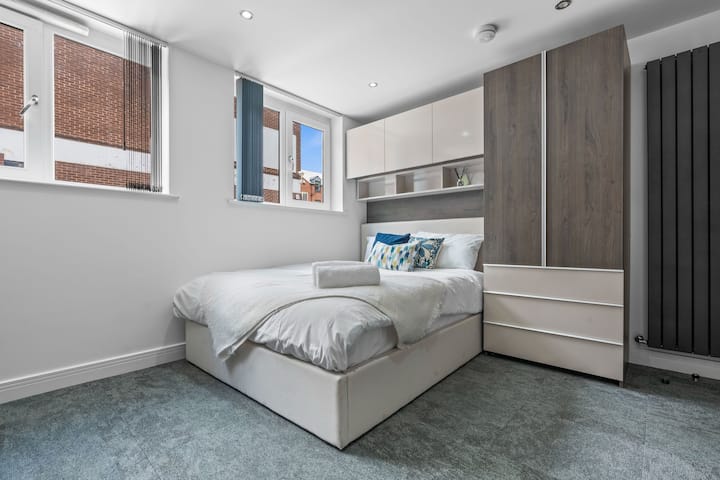 Stylish City Studio | Walk Everywhere + 50% Off - Coventry