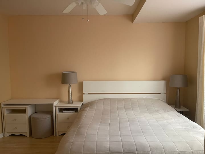 Cozy Lake View Apartment - Stuart, FL