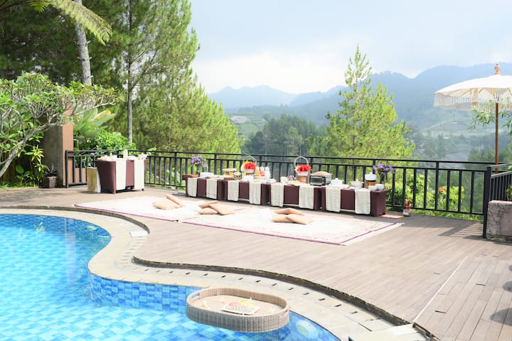 Luxury Mountain Villa In Lembang - Ciater