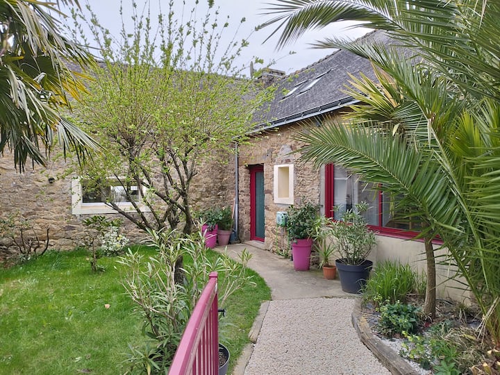 Longère En Pierre Dans Village Calme, Sympathique. - Auray