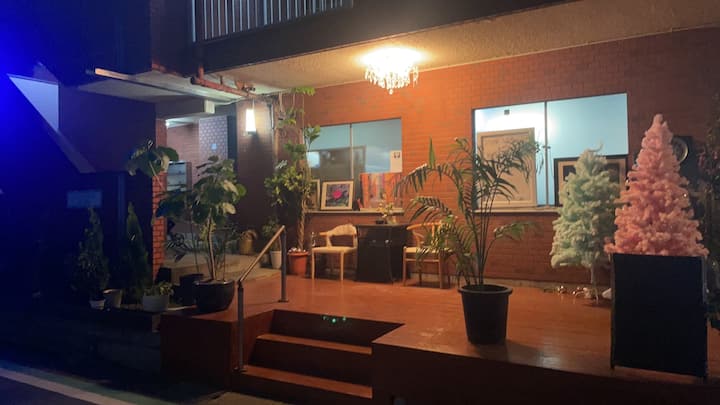 人数が多いほどおトクに泊まれる民泊です！
駅チカでアクセス抜群！
貸切タイプ民泊です。お一人様〜可 - Ome