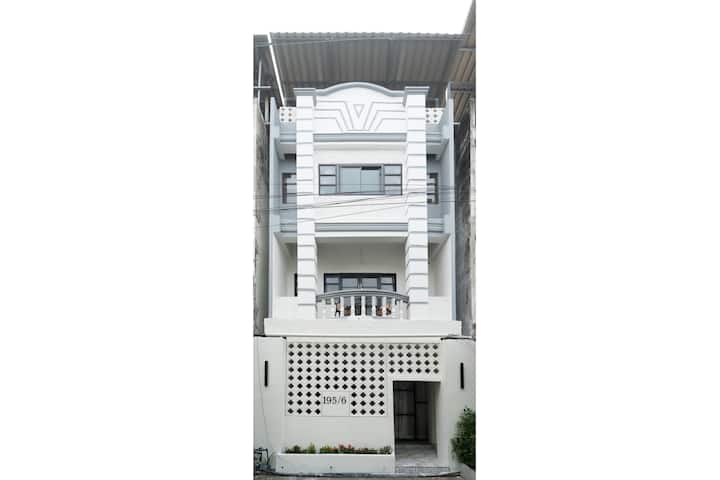 Patong House Walk To Beach /Night Life +Beach - Patong Beach