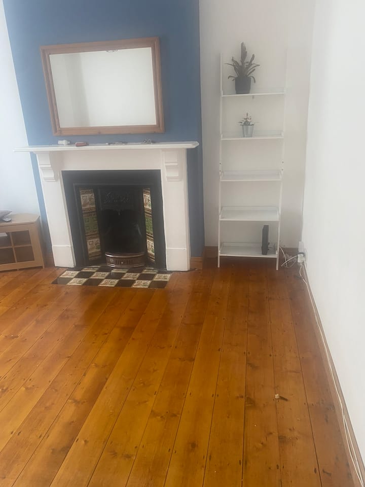 5 Bedrooms In Central Cardiff - Cardiff