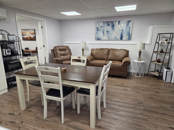 Welcome To Your 1 Bedroom Retreat With Kitchenette - Lawrenceville, GA