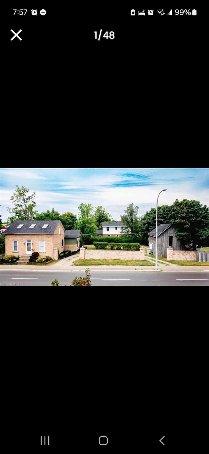 Crossroads Cottage - Goderich