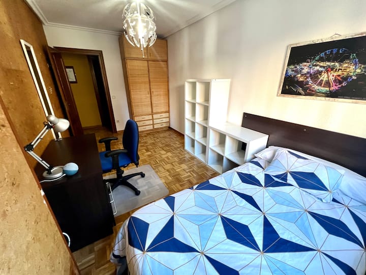 Habitación Grande Y Céntrica-todas Las Comodidades - Salamanca