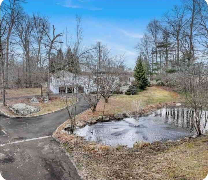 Charming New England Retreat | 4br Home On 2 Acres - Connecticut