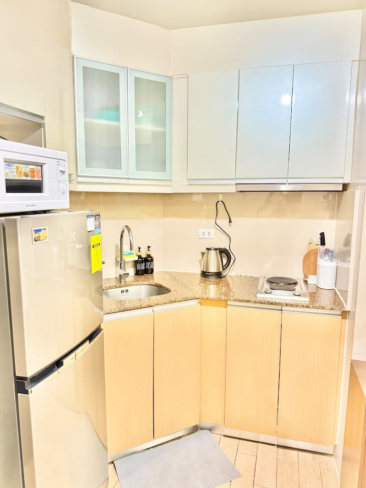 C1-6m| Homey Studio Balcony Across Naia Terminal 3 - Pasay