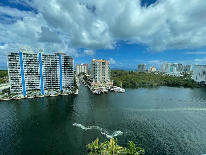 Seaside Lux Coastal Glow 4 - Fort Lauderdale, FL