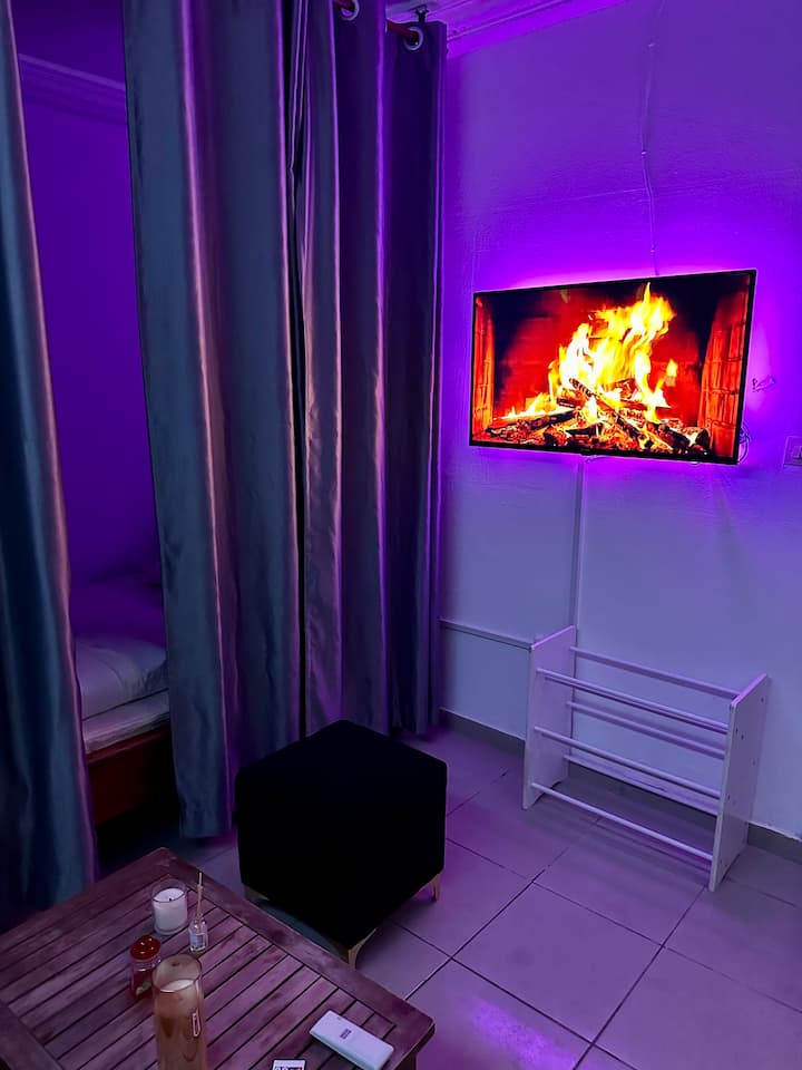 Beau Studio Aéré Avec Terrasse - Abidjan