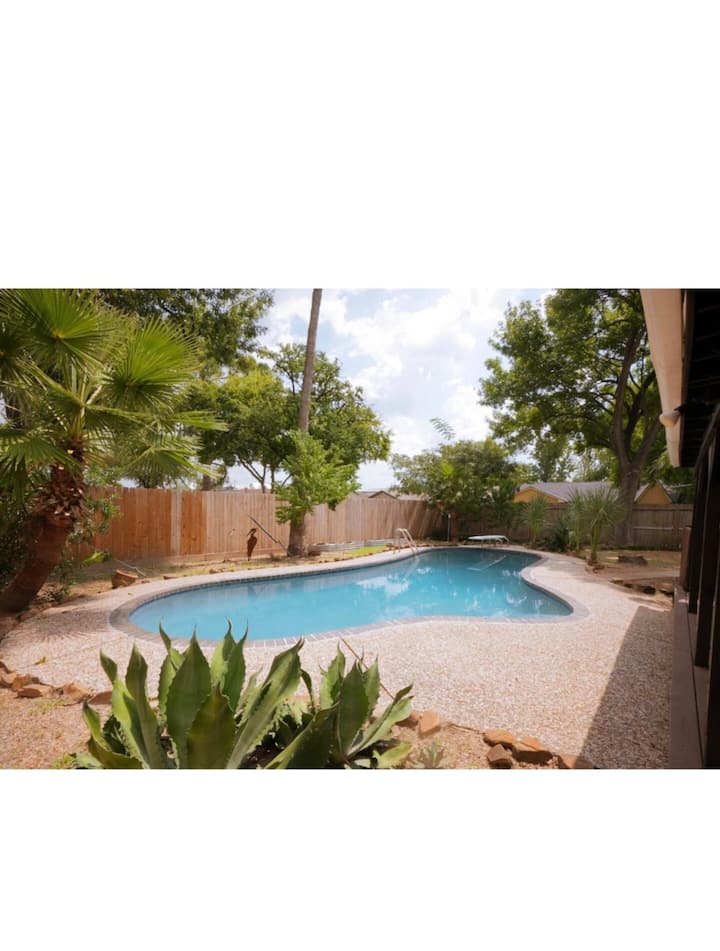 Family Friendly, Cozy Modern Home With A Pool. - Houston, TX