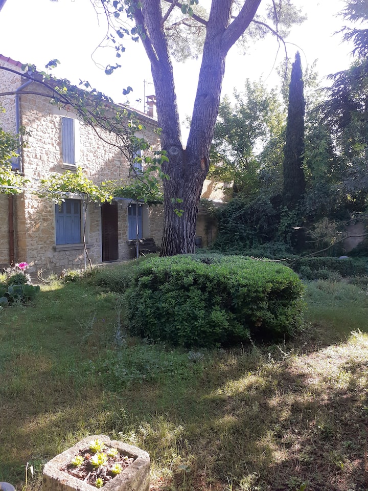 Maison De Famille, En Pierres, à Orange. - Orange