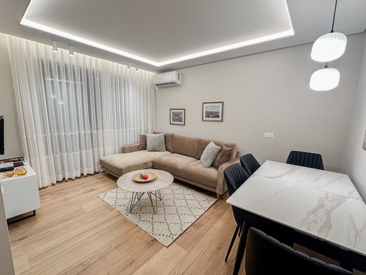 Top Location Two Bedroom Accommodation - Tirana