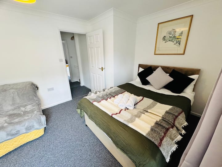 Town Centre With Parking - St Neots
