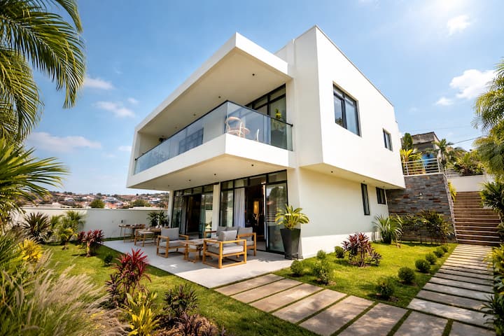 Amahoro Villa, Family Friendly Tropical Garden - Kigali